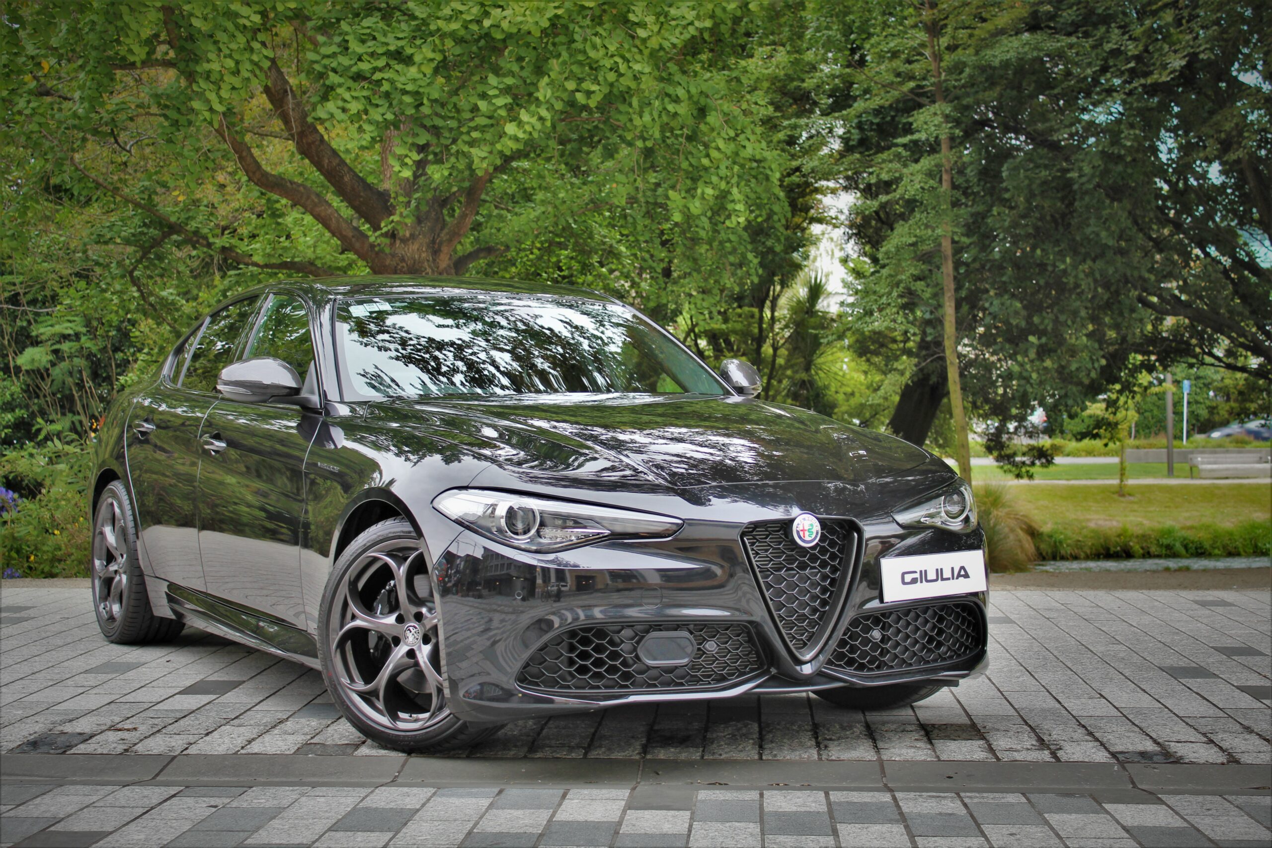 Little Black Dress: 2021 Alfa Romeo Giulia Veloce Carbon Review ...